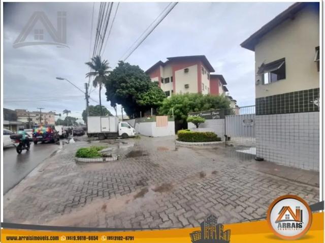 Apartamento com 2 Quartos e 2 banheiros à Venda, 60 m² por R$ 180.000
