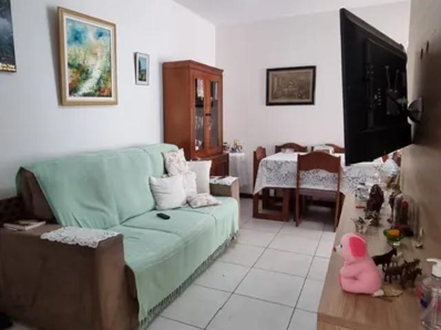 Apartamento com 2 Quartos e 2 banheiros à Venda, 67 m² por R$ 270.000