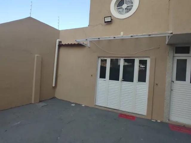 Apartamento com 2 Quartos e 2 banheiros à Venda, 64 m² por R$ 270.000