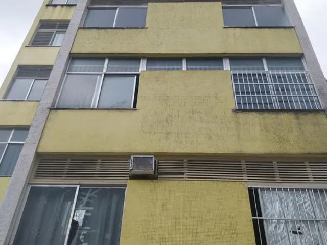 Apartamento com 2 Quartos e 2 banheiros à Venda, 68 m² por R$ 180.000
