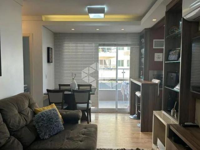 Apartamento com 2 Quartos e 2 banheiros à Venda, 68 m² por R$ 450.000