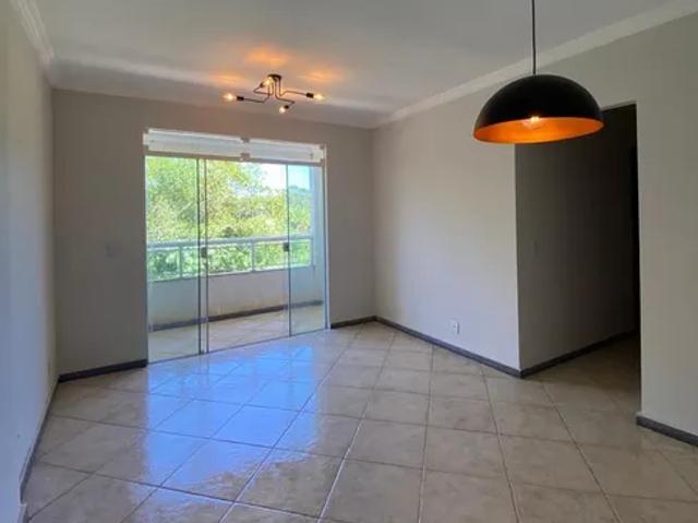 Apartamento com 2 Quartos e 2 banheiros à Venda, 69 m² por R$ 200.000