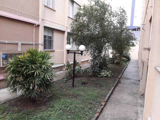 Apartamento com 2 Quartos e 2 banheiros à Venda, 70 m² por R$ 219.000