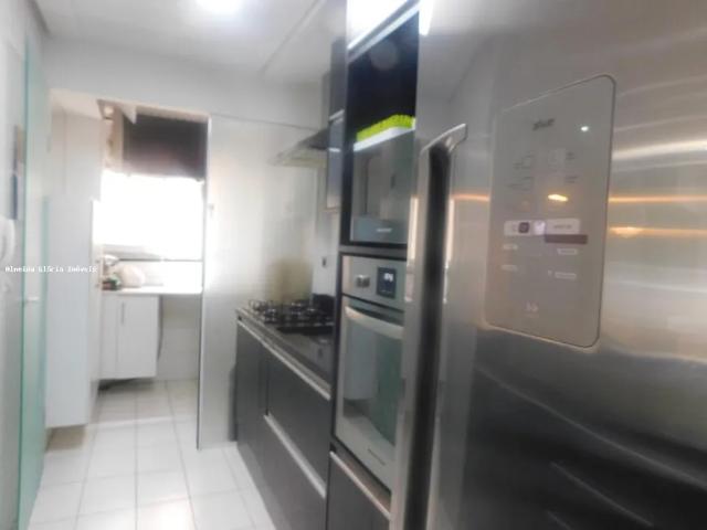 Apartamento com 2 Quartos e 2 banheiros à Venda, 70 m² por R$ 470.000
