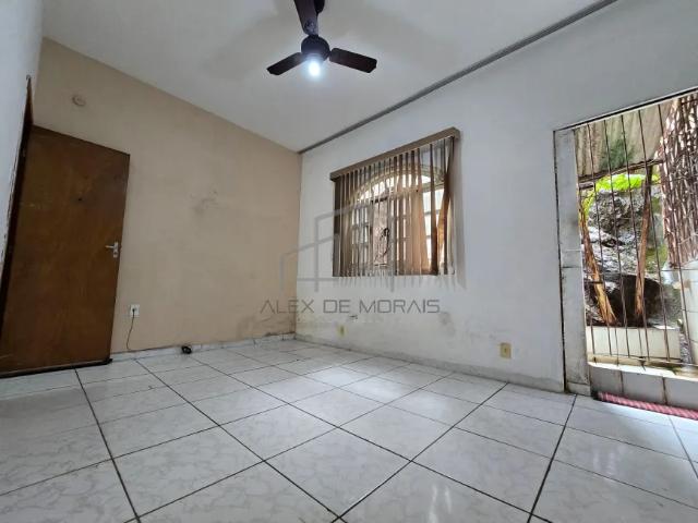 Apartamento com 2 Quartos e 2 banheiros à Venda, 72 m² por R$ 180.000