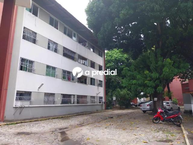 Apartamento com 2 Quartos e 2 banheiros à Venda, 72 m² por R$ 200.000