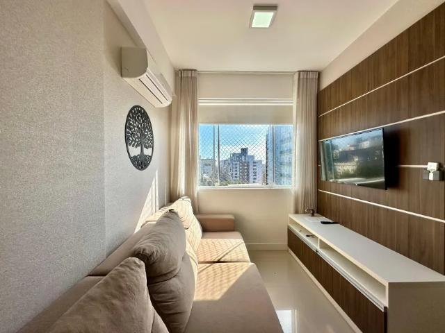 Apartamento com 2 Quartos e 2 banheiros à Venda, 77 m² por R$ 180.000