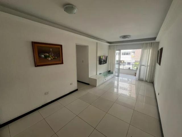 Apartamento com 2 Quartos e 2 banheiros à Venda, 88 m² por R$ 370.000