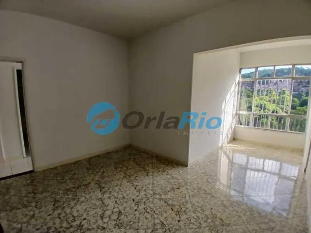 Apartamento com 2 Quartos e 2 banheiros para Alugar, 79 m² por R$ 1.550/Mês