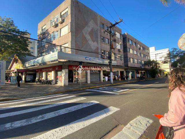 Apartamento com 2 quartos e 45m² para alugar em Centro, Canoas