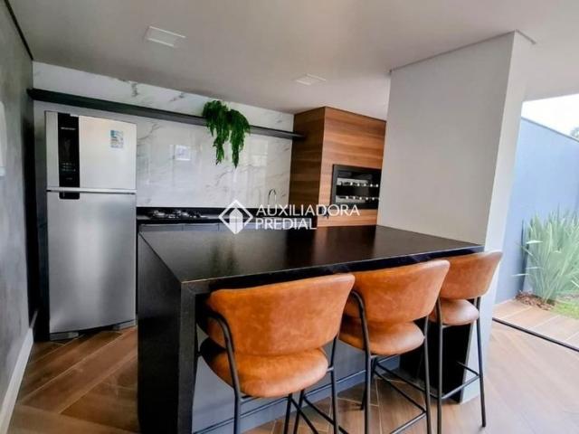 Apartamento com 2 quartos e 49m² para alugar em Centro, Canoas