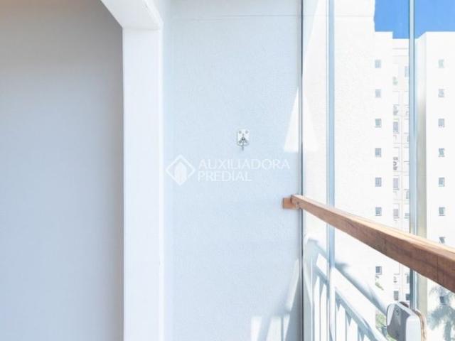 Apartamento com 2 quartos e 55m² para alugar em Camaquã, Porto Alegre
