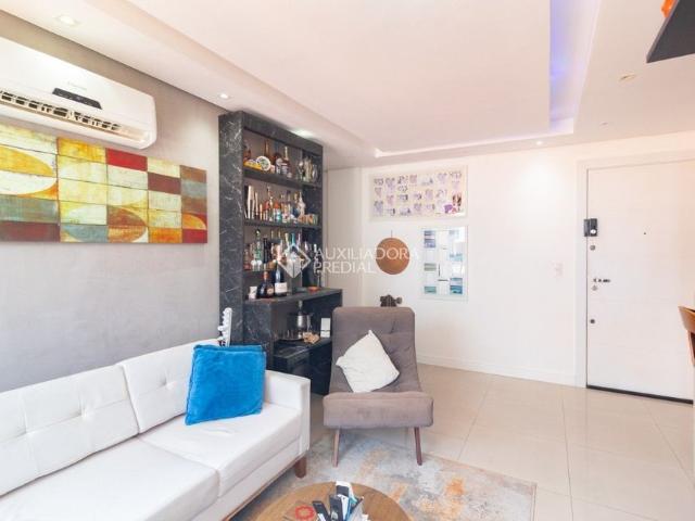 Apartamento com 2 quartos e 61m² para alugar em Tristeza, Porto Alegre