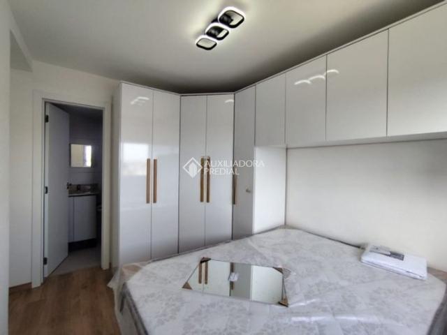 Apartamento com 2 quartos e 62m² para alugar em Jardim Sabará, Porto Alegre
