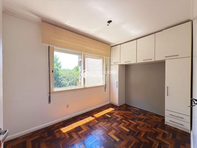 Apartamento com 2 quartos e 65m² para alugar em Passo d'Areia, Porto Alegre