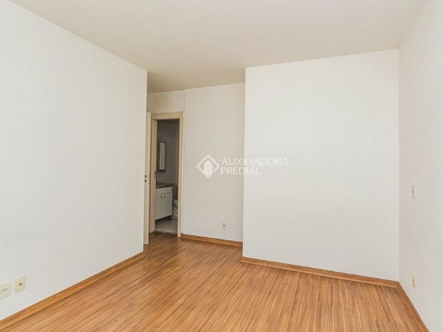 Apartamento com 2 quartos e 65m² para alugar em Vila Ipiranga, Porto Alegre