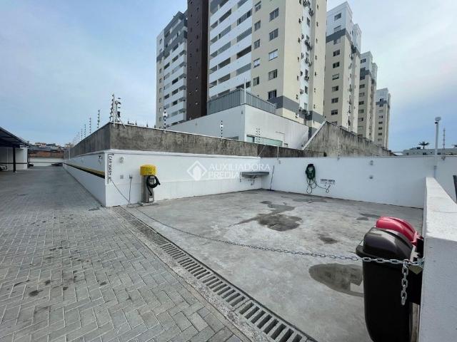 Apartamento com 2 quartos e 66m² para alugar em Areias, São José