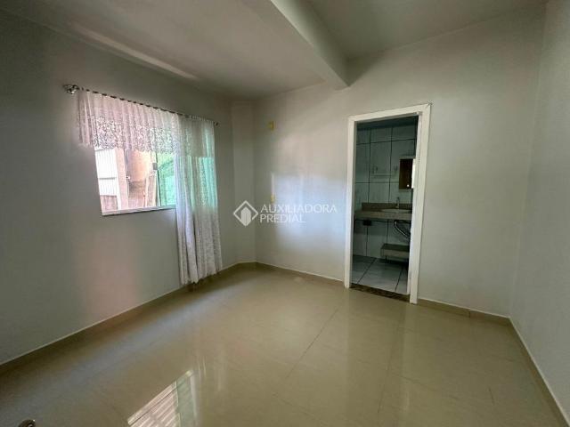 Apartamento com 2 quartos e 70m² para alugar em Sul do Rio, Santo Amaro da Imperatriz