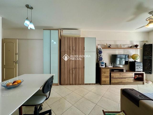 Apartamento com 2 quartos e 72m² para alugar em Itacorubi, Florianópolis