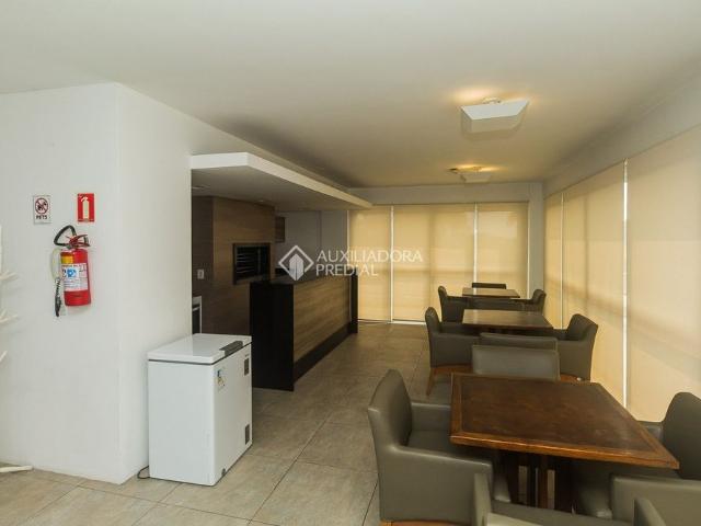 Apartamento com 2 quartos e 75m² para alugar em Jardim Sabará, Porto Alegre