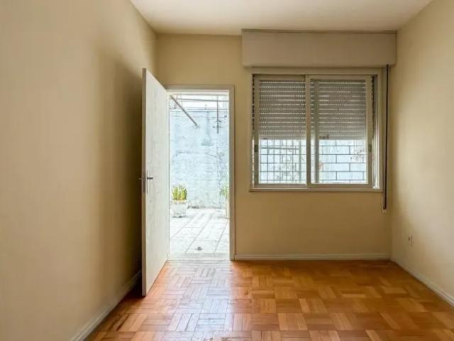 Apartamento com 2 quartos e 77m² à venda em Bom Fim, Porto Alegre. Rua Tomaz Flo