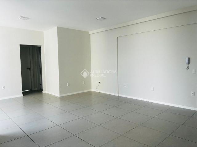 Apartamento com 2 quartos e 81m² para alugar em Pedra Branca, Palhoça