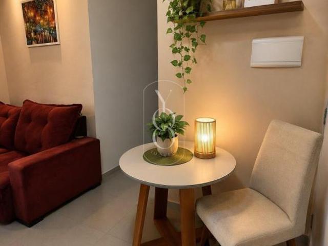 Apartamento com 2 quartos e vaga em Condomínio Clu
