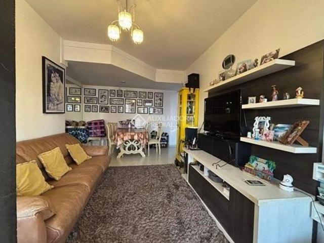 Apartamento com 2 quartos e vaga no bairro Menino Deus