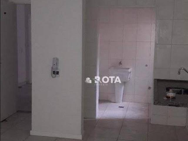 Apartamento com 2 quartos em prédio com elevador no Residencial São Francisco