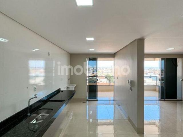 Apartamento com 2 quartos, localizado no Jardim Triângulo