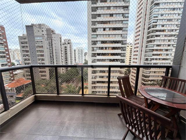 Apartamento com 2 quartos para alugar em Moema SP