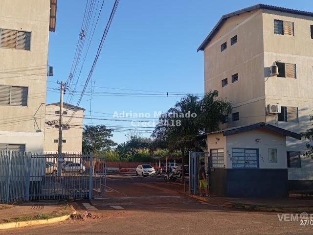 Apartamento com 2 Quartos para Alugar por R$ 1.200/mês