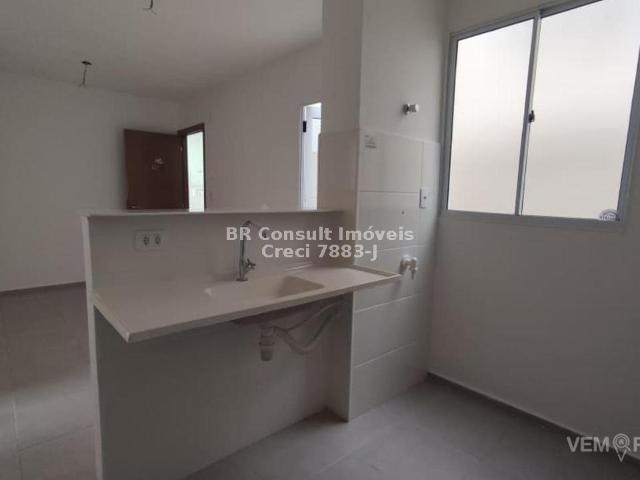 Apartamento com 2 Quartos para Alugar por R$ 1.300/mês