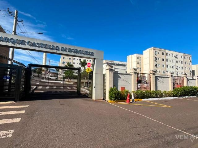 Apartamento com 2 Quartos para Alugar por R$ 1.800/mês