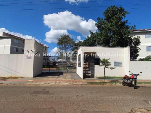 Apartamento com 2 Quartos para Alugar por R$ 2.000/mês