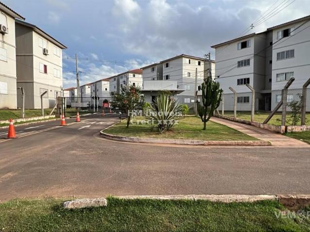 Apartamento com 2 Quartos para Alugar por R$ 800/mês