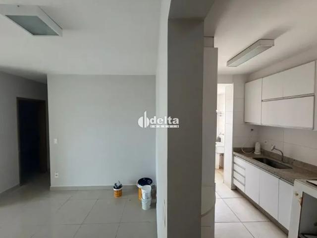 Apartamento com 2 Quartos para alugar, 75m² Centro