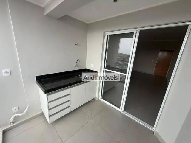 Apartamento com 2 Quartos para alugar, 70m² Centro