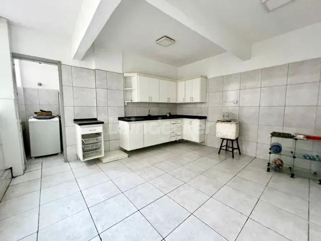 Apartamento com 2 Quartos para alugar, 70m² Centro
