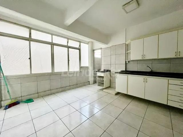 Apartamento com 2 Quartos para alugar, 70m² Centro