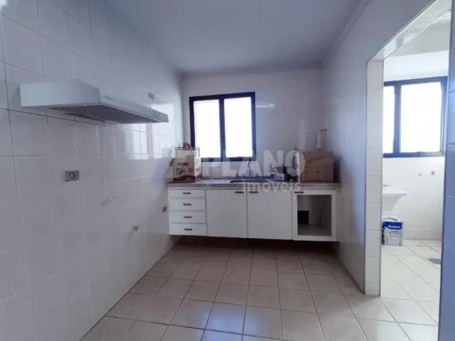 Apartamento com 2 Quartos para alugar, 94m² Centro
