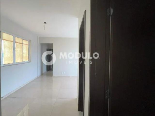 Apartamento com 2 Quartos para alugar, 92m² Tubalina