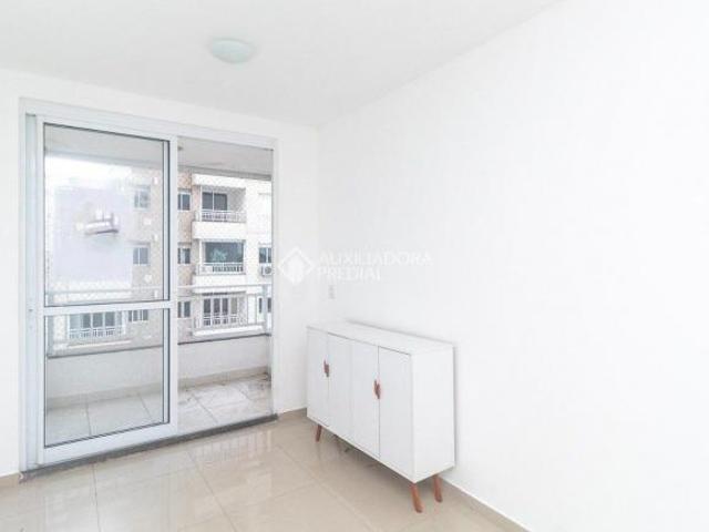 Apartamento com 2 quartos, suíte e sacada