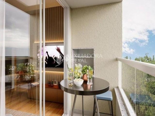 Apartamento semimobiliado com 2 quartos, suíte e vaga coberta. Porto Fazenda Real