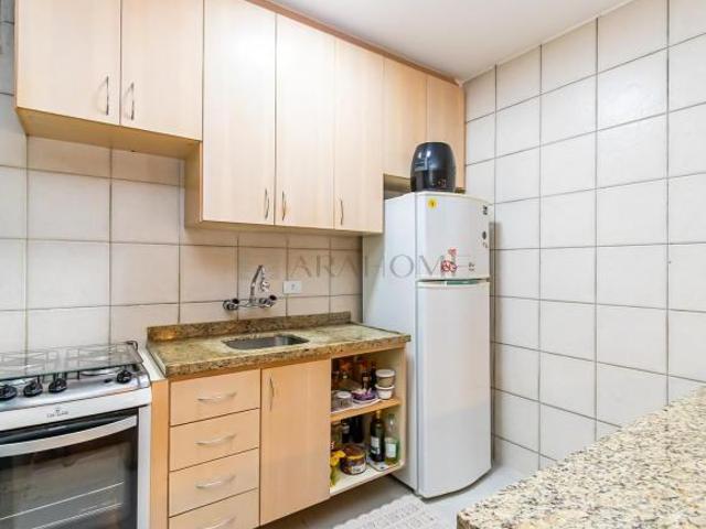 Apartamento com 2 quartos semi mobiliado à venda no Batel