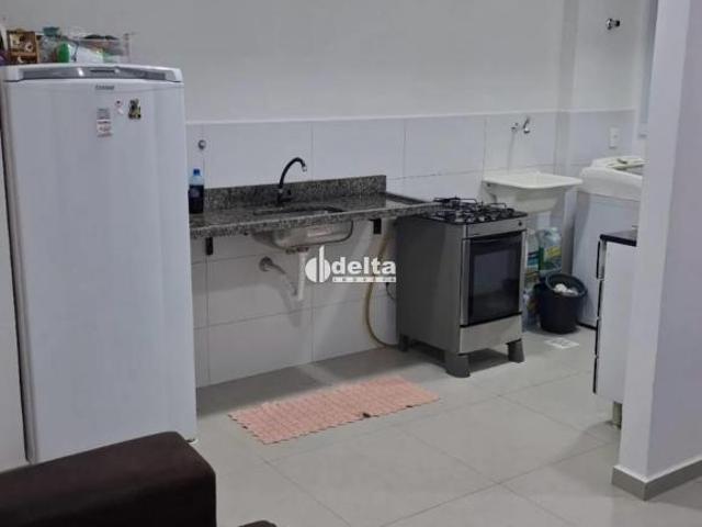 Apartamento com 2 quartos sendo 11 suíte disponível para locação no bairro Jardim Holanda em Uberlân