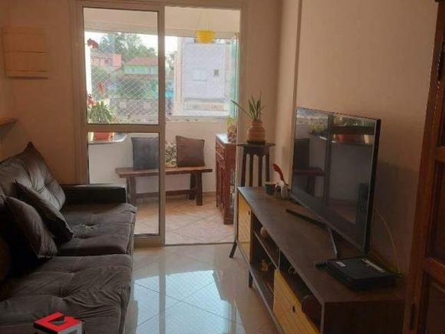 Apartamento com 2 quartos, sendo 1 suite, 1 vaga fixa e descoberta e sacada em Santo André