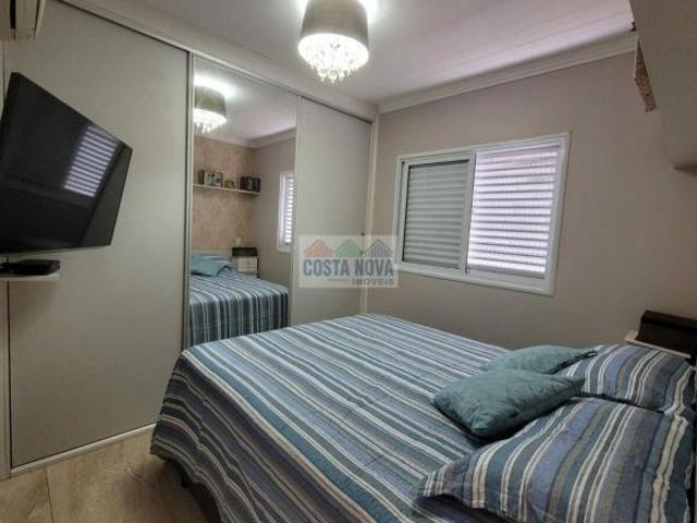 Apartamento com 2 quartos sendo 1 suíte, 2 banheiros, 2 vagas. Bairro Ponta da Praia