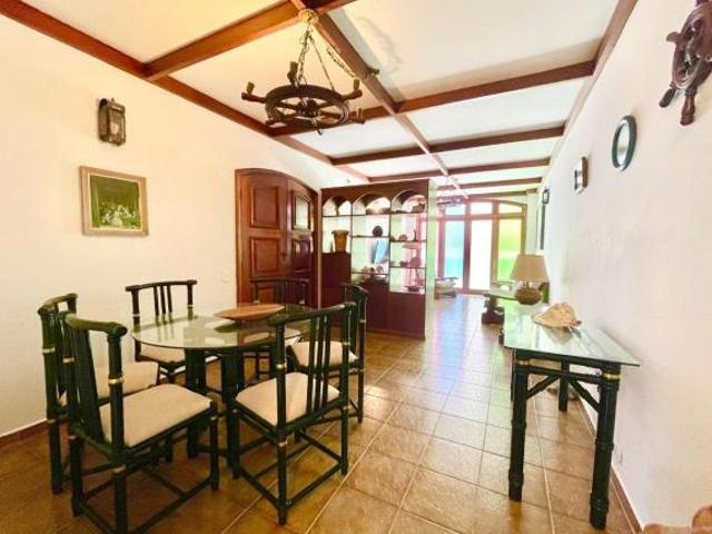 Apartamento com 2 quartos sendo 1 suíte à venda na Praia das Pitangueiras Guarujá/SP