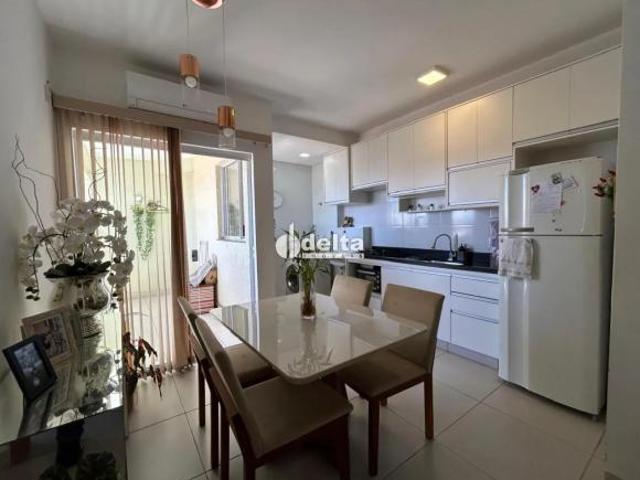 Apartamento com 2 quartos sendo 1 suíte disponível para venda no bairro Tubalina em Uberlândia MG
